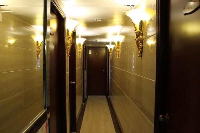 New Chung King Mansion Guest House Hong Kong, Hong Kong - Flyin.com